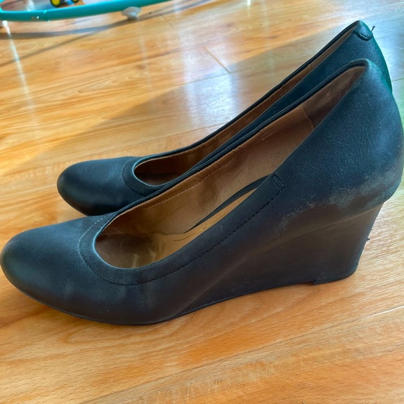 Vionic | Shoes | Vionic Round Toe Wedge Shoes Size 85 | Poshmark